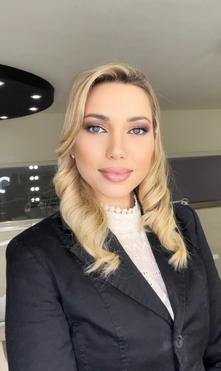 Online μαθήματα για - Manicure - Pedicure - Threading